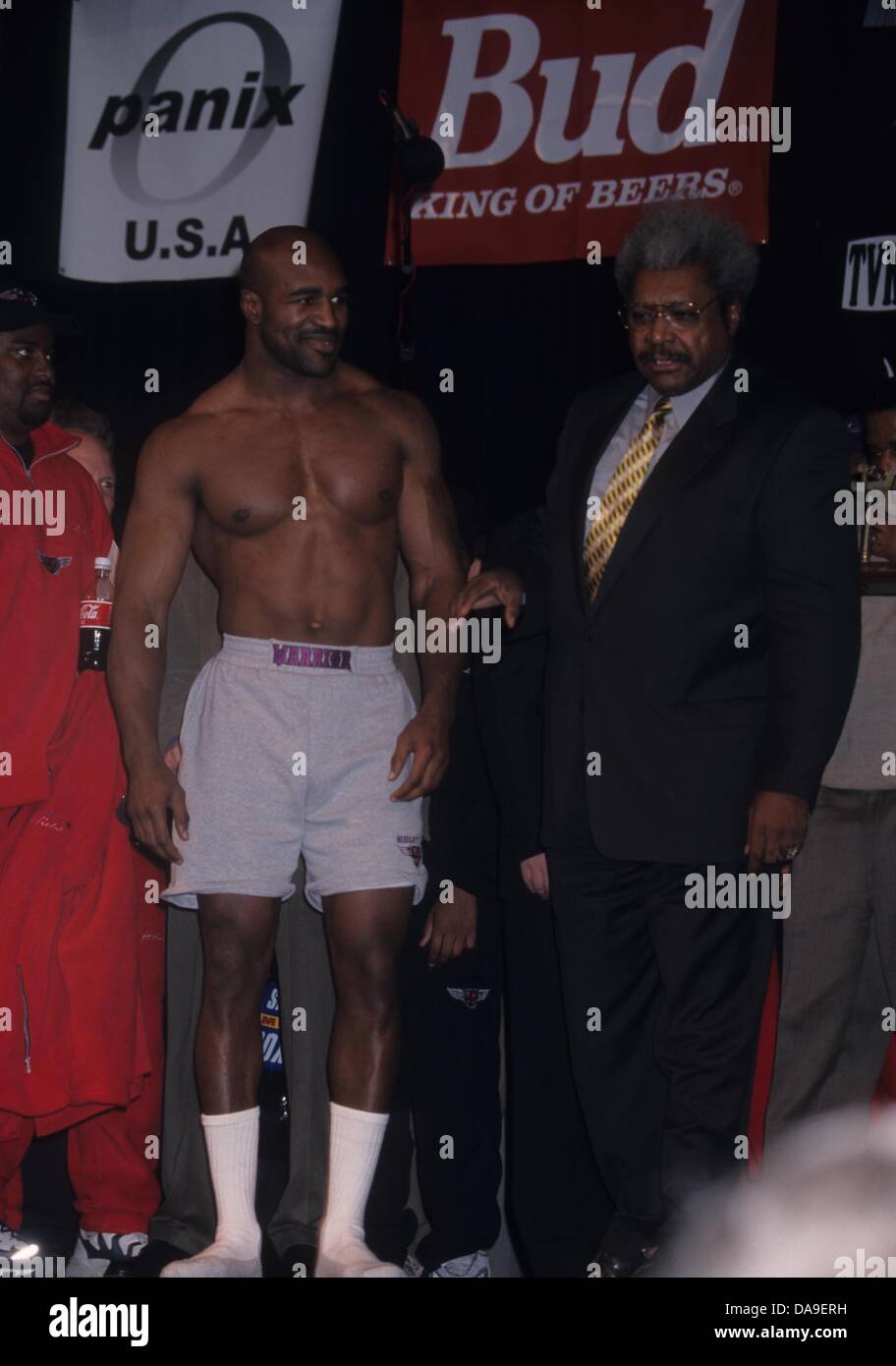 EVANDER HOLYFIELD Vs. Lewis fight weight-in at Madison Square Garden in ...