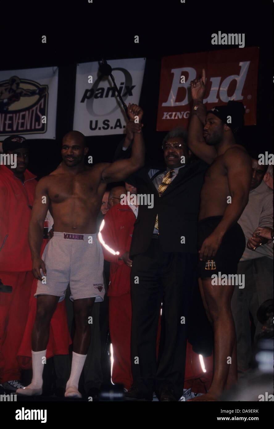 EVANDER HOLYFIELD Vs. Lewis fight weight-in at Madison Square Garden in ...