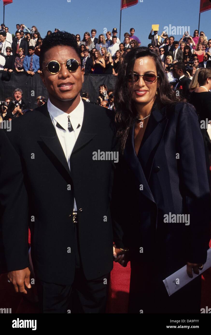 JERMAINE JACKSON with wife.The 45th anniv. Emmy Awards 1993.l6452lr ...