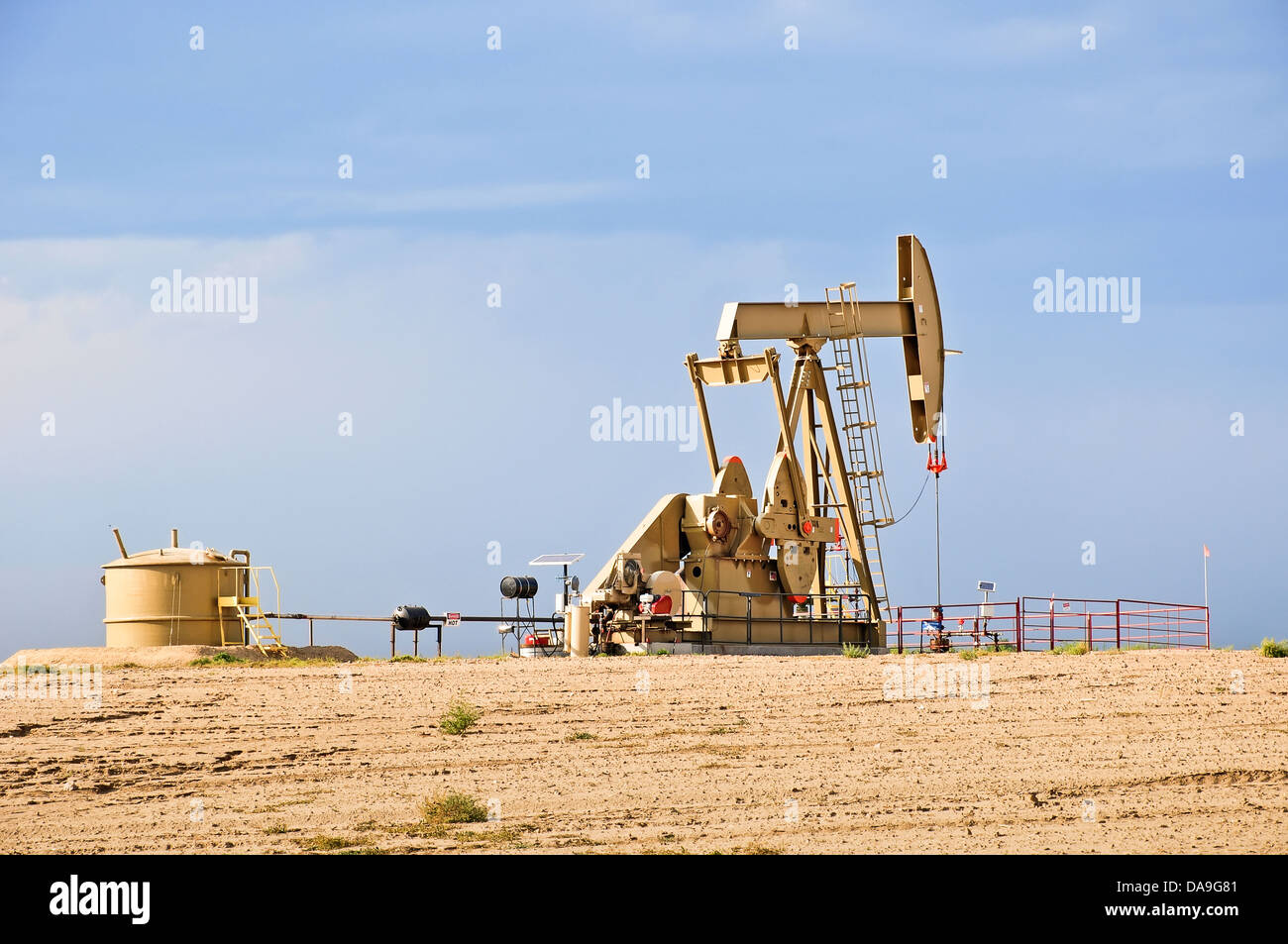 Oil field storage hi-res stock photography and images - Alamy