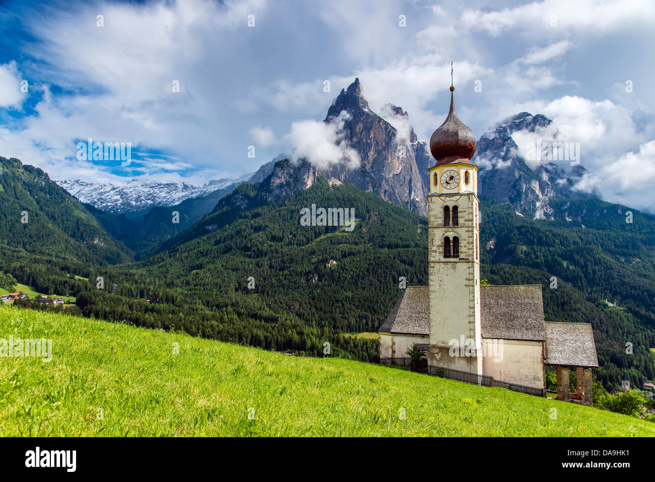 St. Valentin church with Dolomites behind, Castelrotto Kastelruth, Alto ...