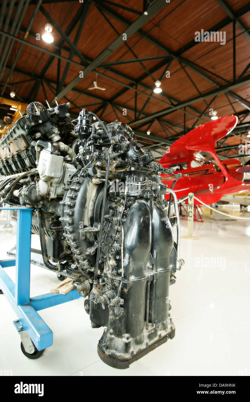 Engineering hanger hi-res stock photography and images - Alamy