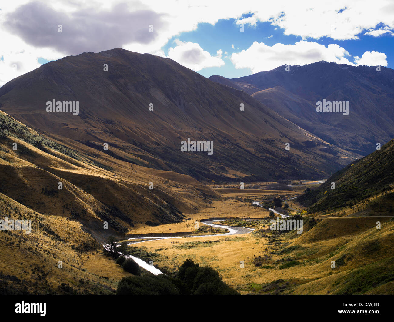 Scenes from the Von River Valley on a beautiful autumn day; Otago, New ...