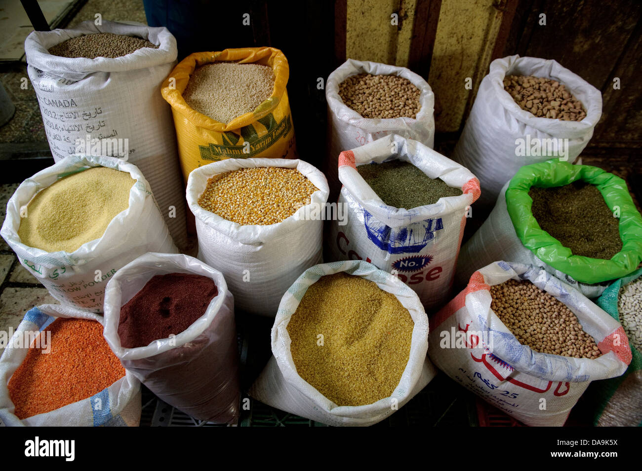 Spices of the middle east hi-res stock photography and images - Alamy