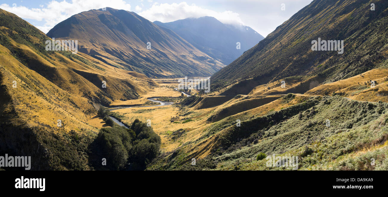 Scenes from the Von River Valley on a beautiful autumn day; Otago, New ...
