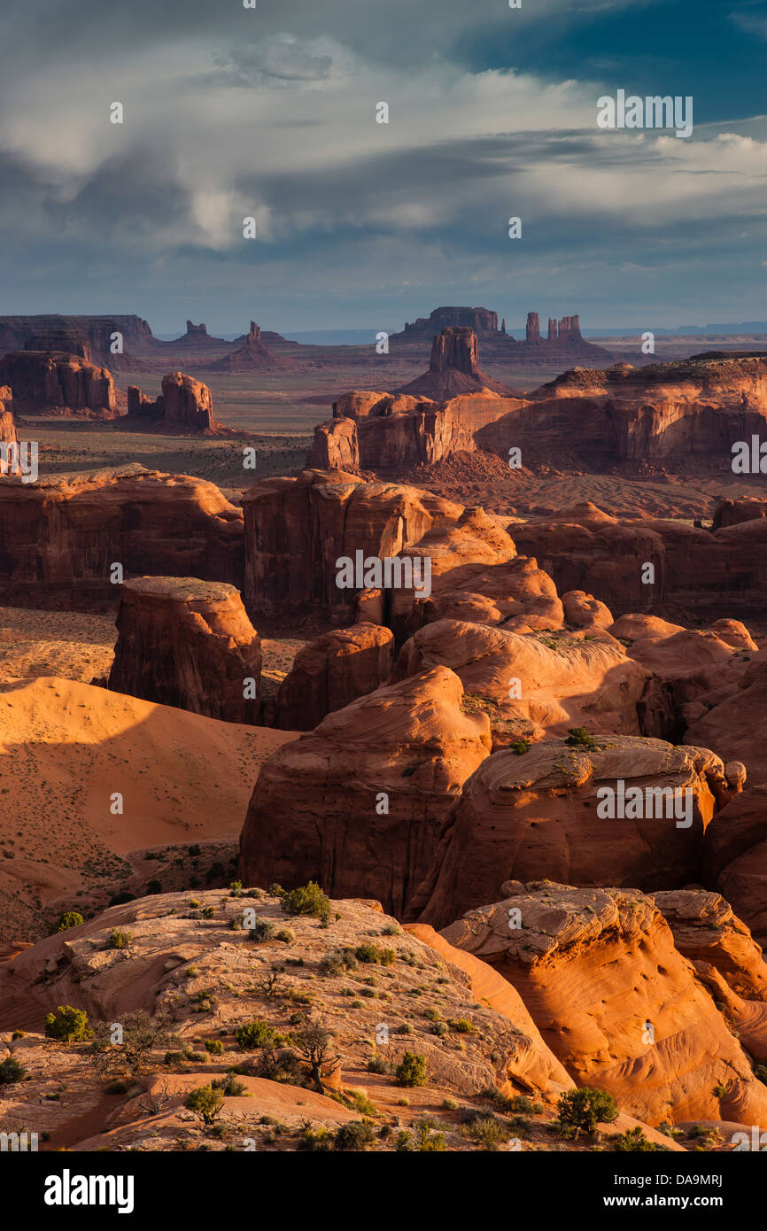 Sunrise at Hunts Mesa at Monument Valley Stock Photo - Alamy