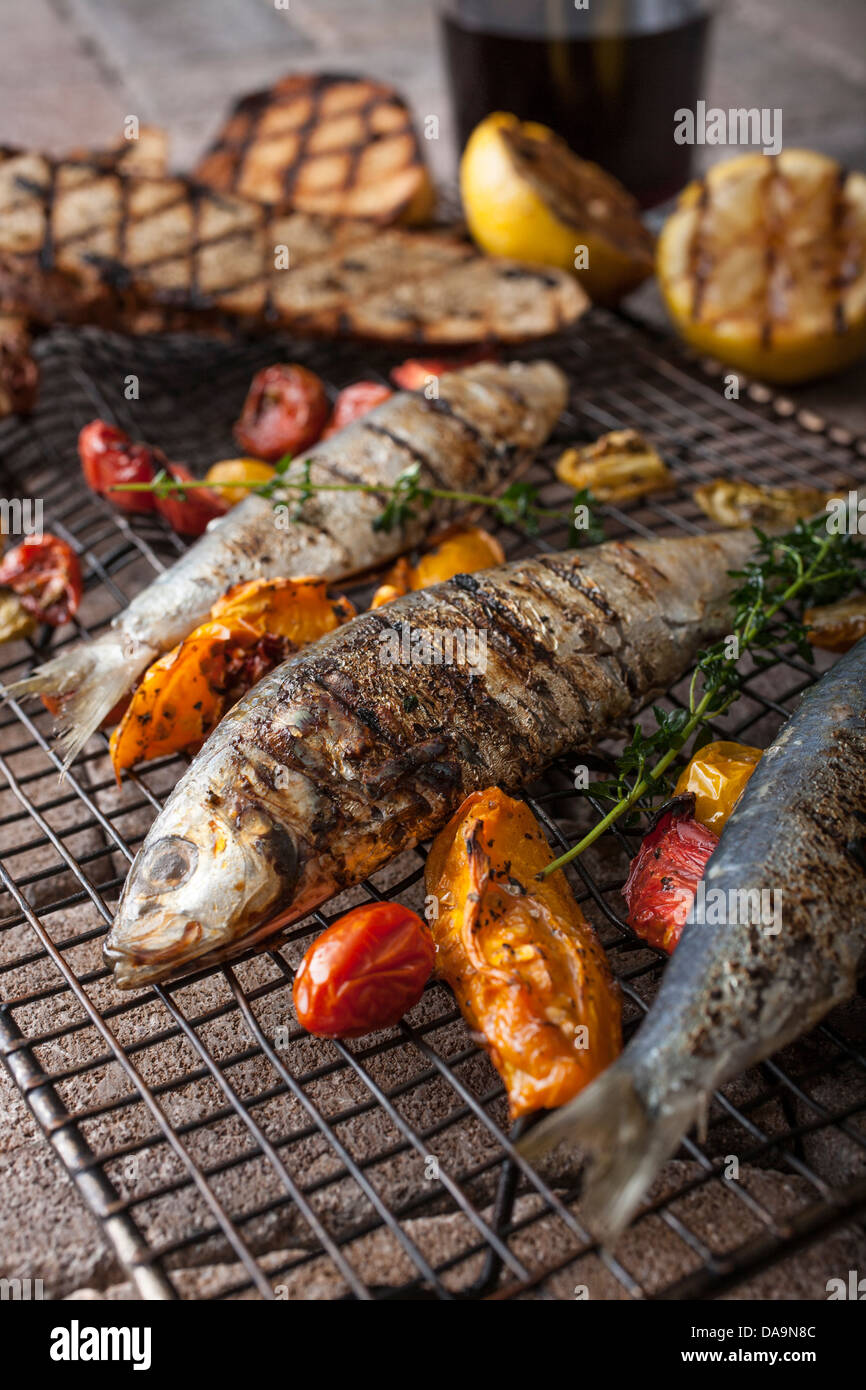 Whole fish hi-res stock photography and images - Alamy