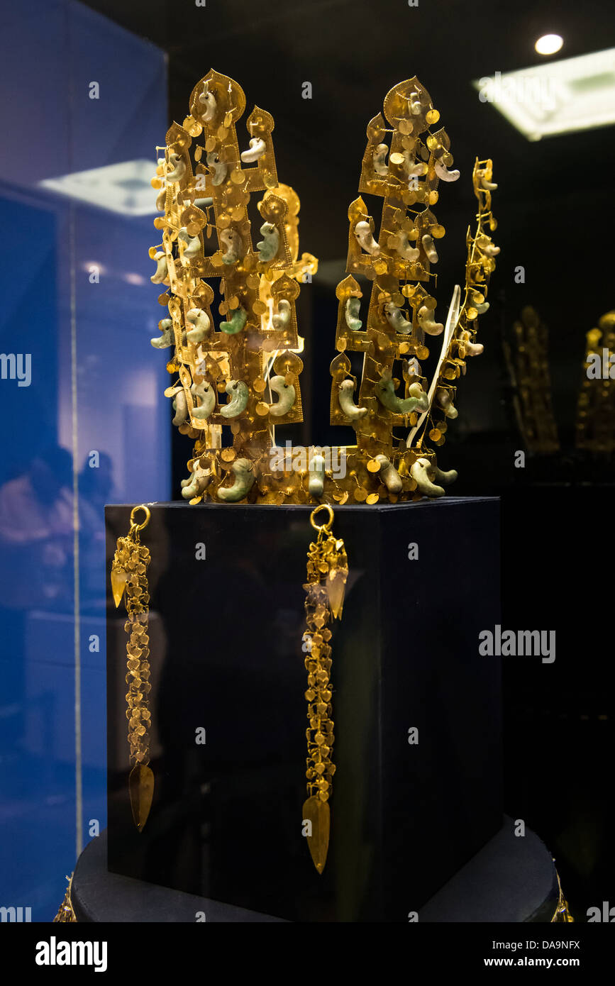 Cheonmachong 6th Century Silla Dynasty Golden Crown on display in the ...