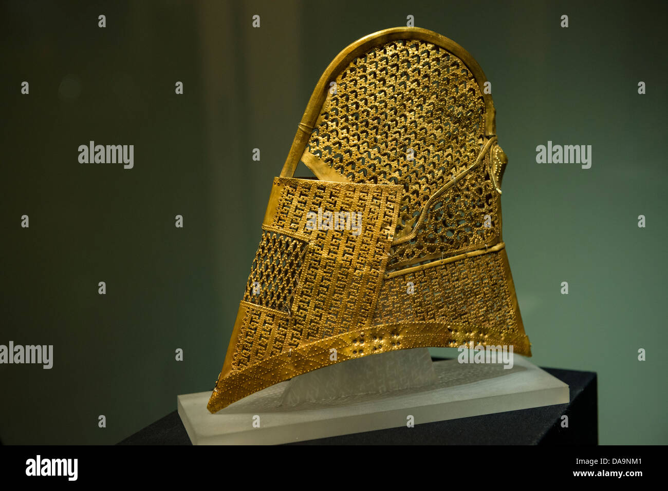 6th Century Silla Dynasty Golden Cap, Gyeongju National Museum, South ...