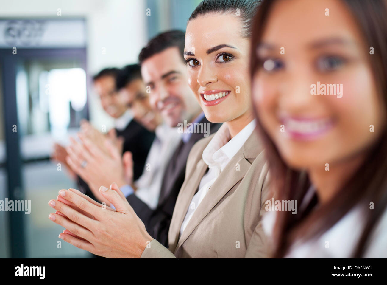 line of group of business people applauding Stock Photo - Alamy