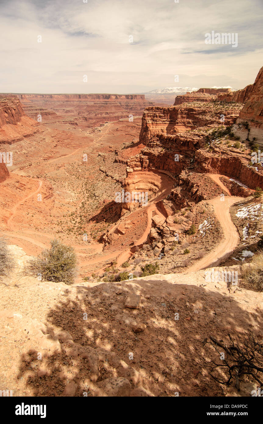 White rim road hi-res stock photography and images - Alamy