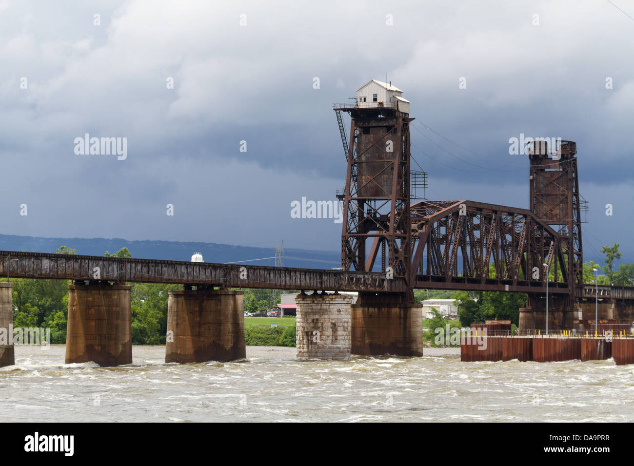 A railroad bridge below the Chickamauga Dam, crossing the Tennessee ...