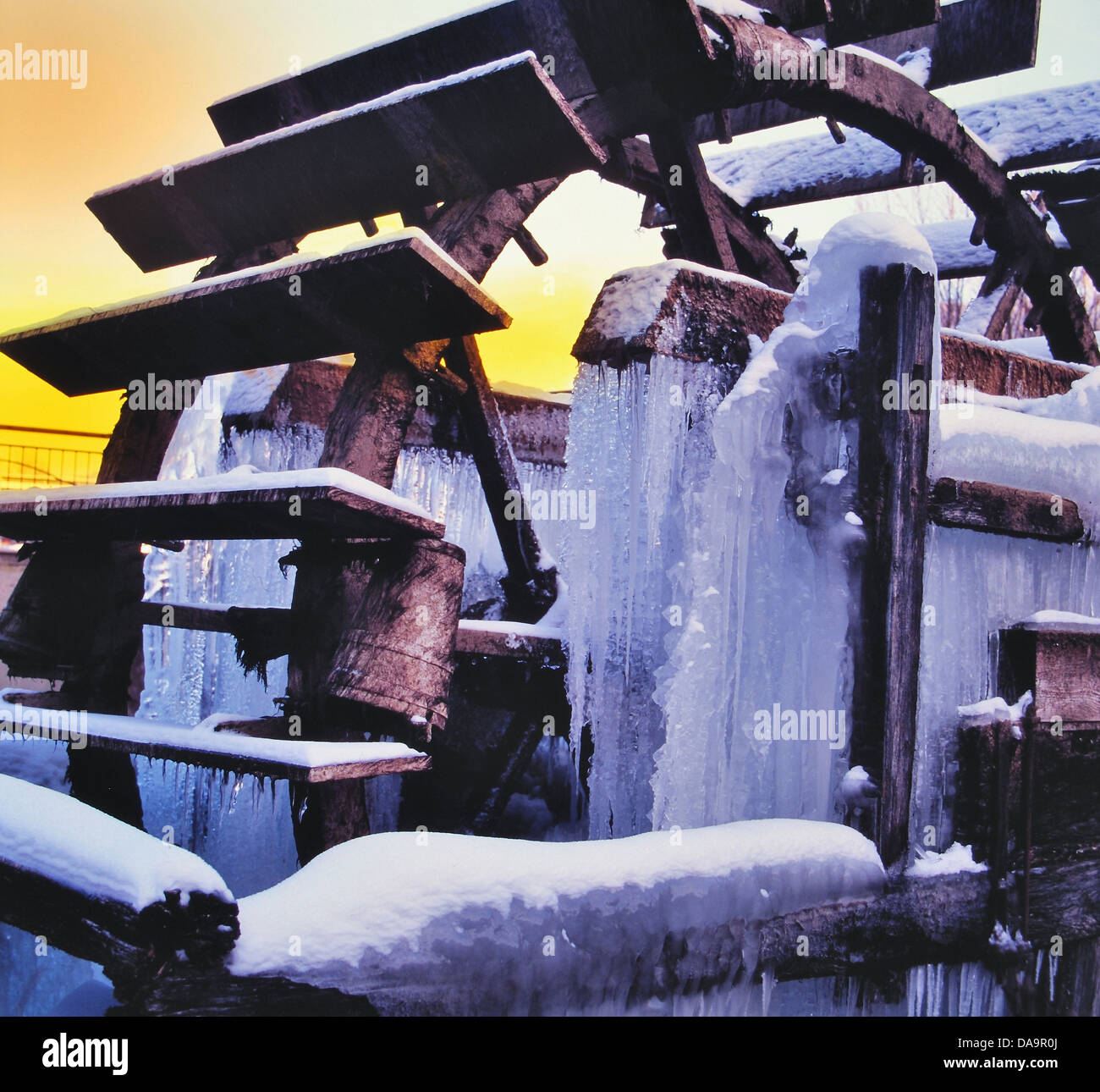 Old waterwheel hi-res stock photography and images - Alamy