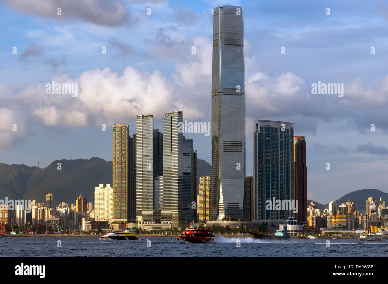 The new Kowloon skyline and Hong Kong's tallest building, The ...