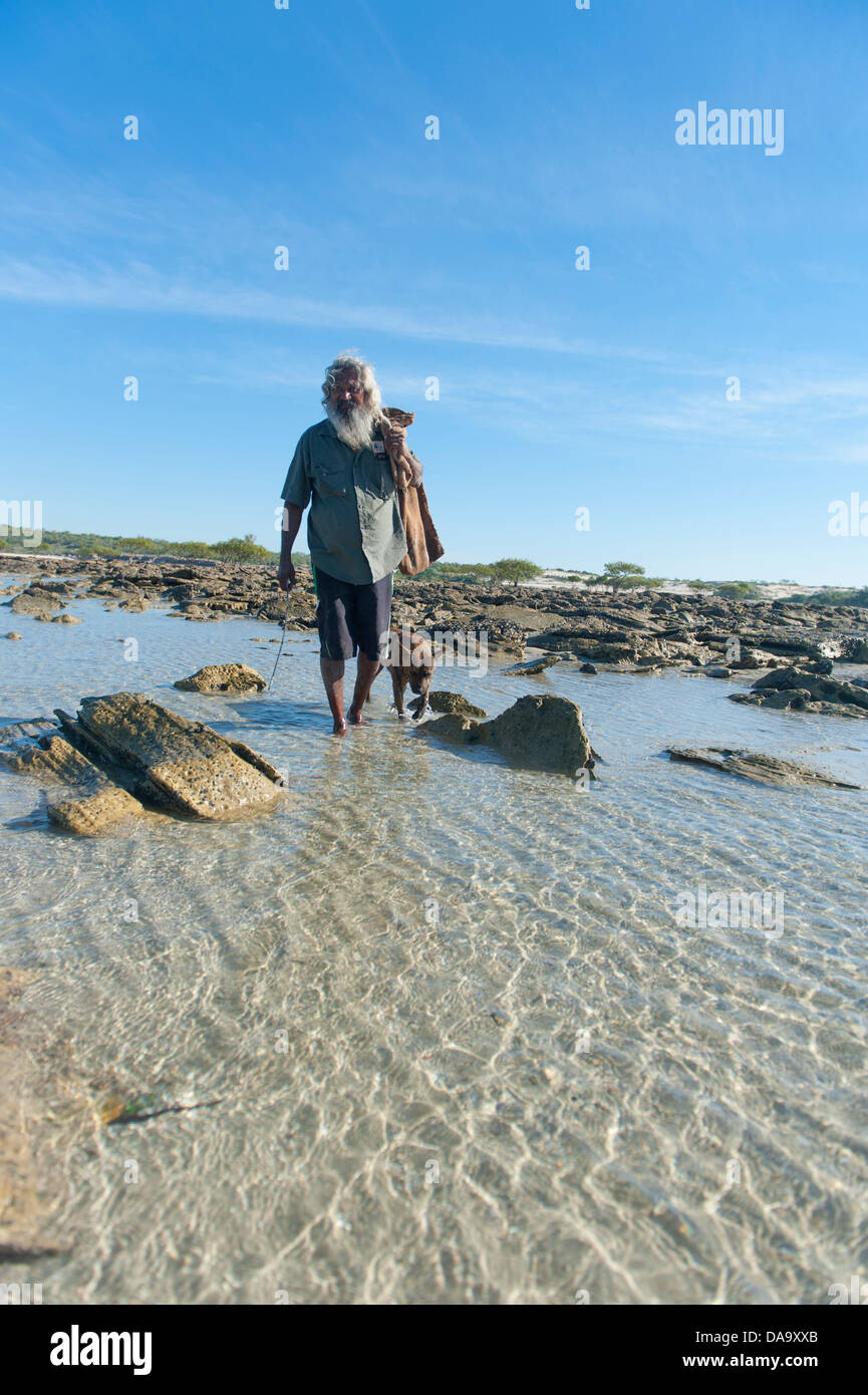 Aboriginal man hunting hi-res stock photography and images - Alamy
