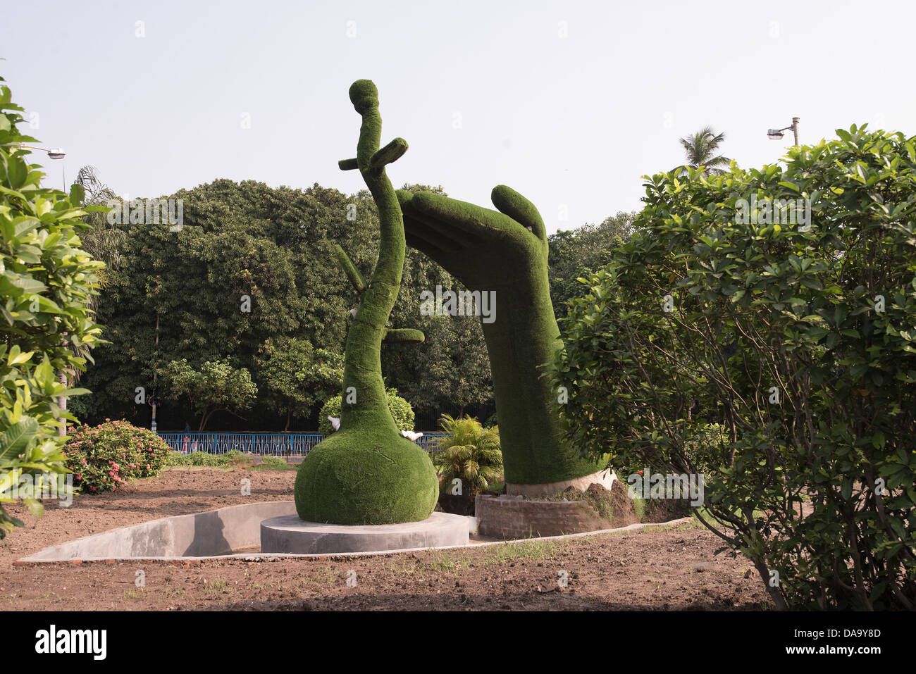 Kolkata Icon of Peace & Co-operation,Curzon Park crossing on the ...