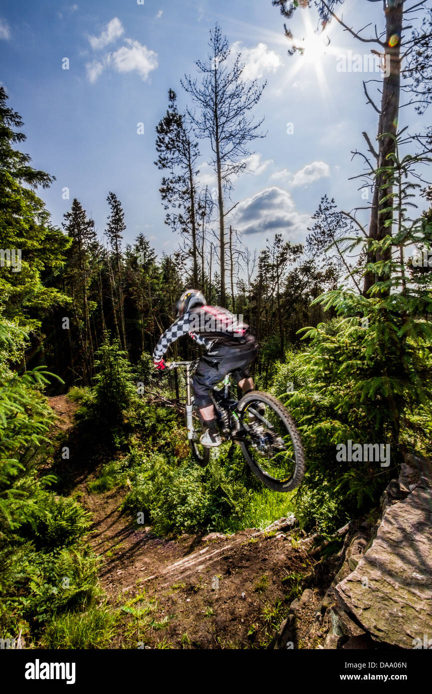 Mountain bike jump hi-res stock photography and images - Alamy