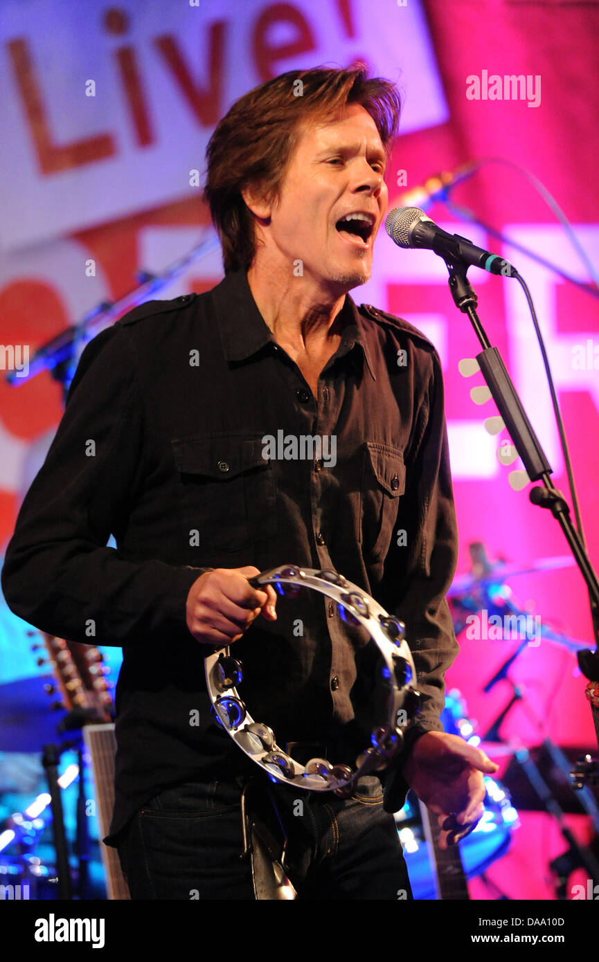 Us actor and singer Kevin Bacon performs on stage in Berlin, Germany ...