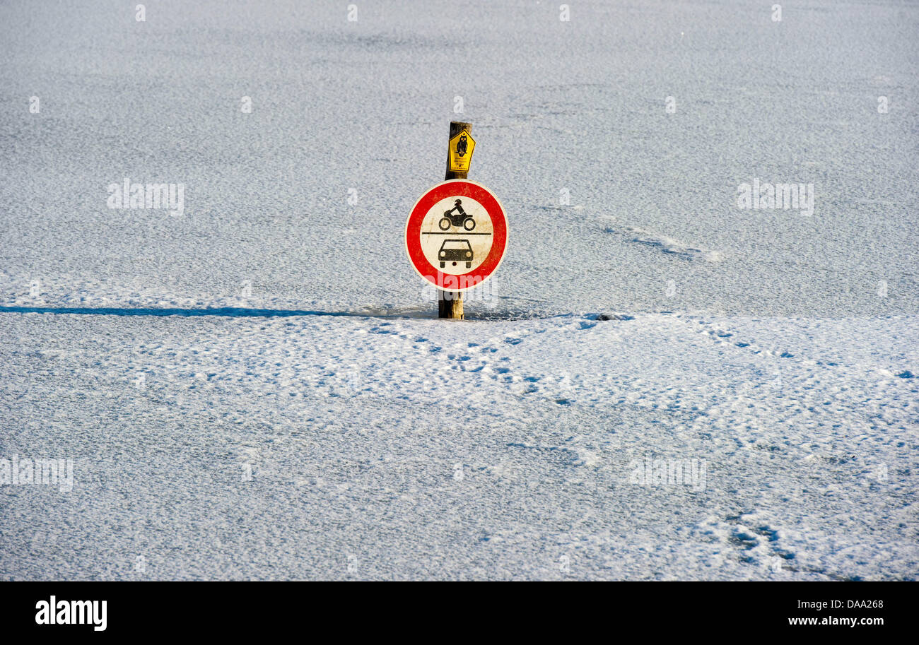 A street sign peaks through the ice sheet on the frozen River Oder in ...