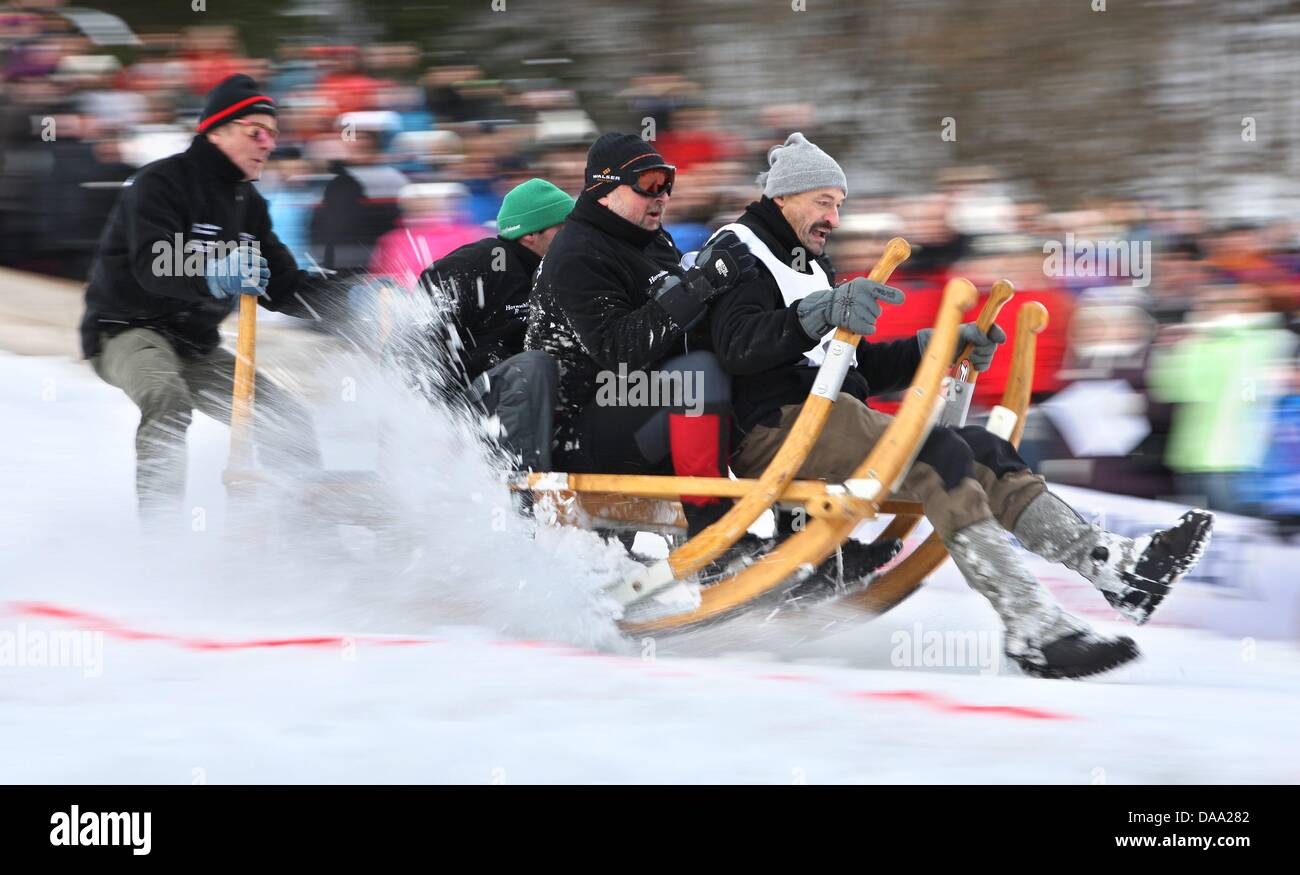 People participate in the 42nd horn runners race in Garmisch ...