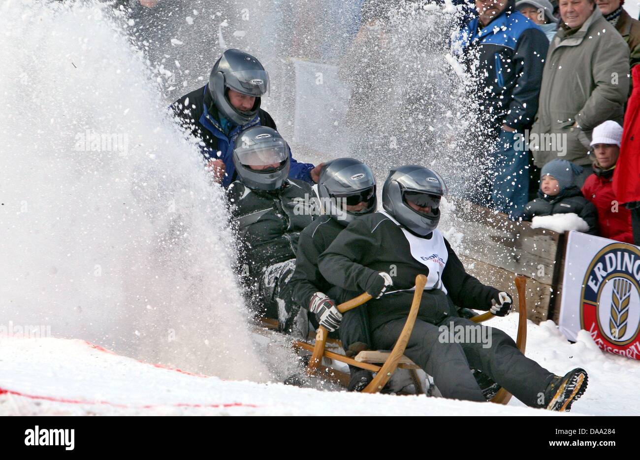 People participate in the 42nd horn runners race in Garmisch ...