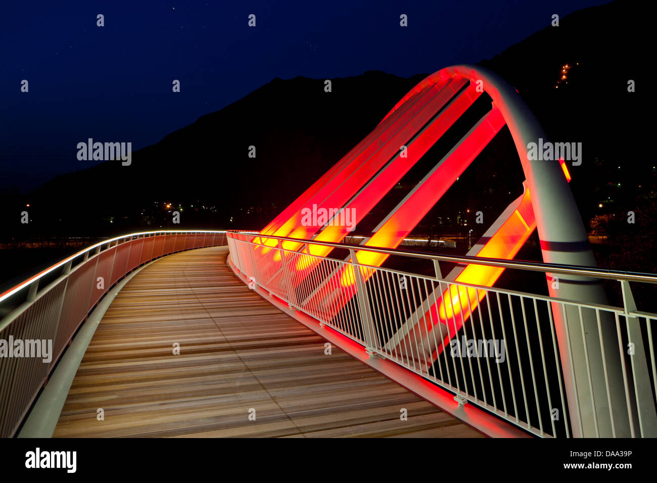 Bridge night lighting hi-res stock photography and images - Alamy