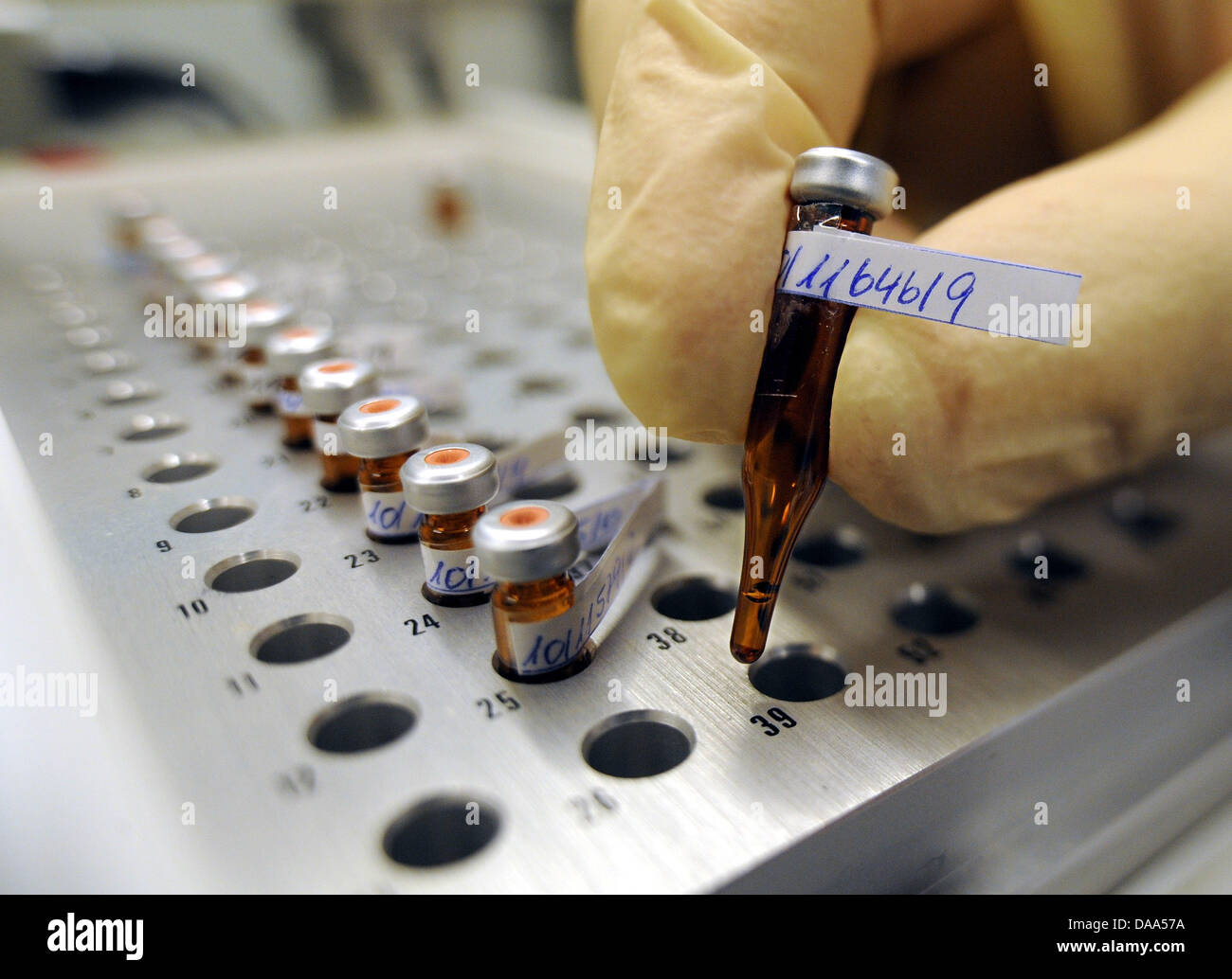 Microliters hi-res stock photography and images - Alamy