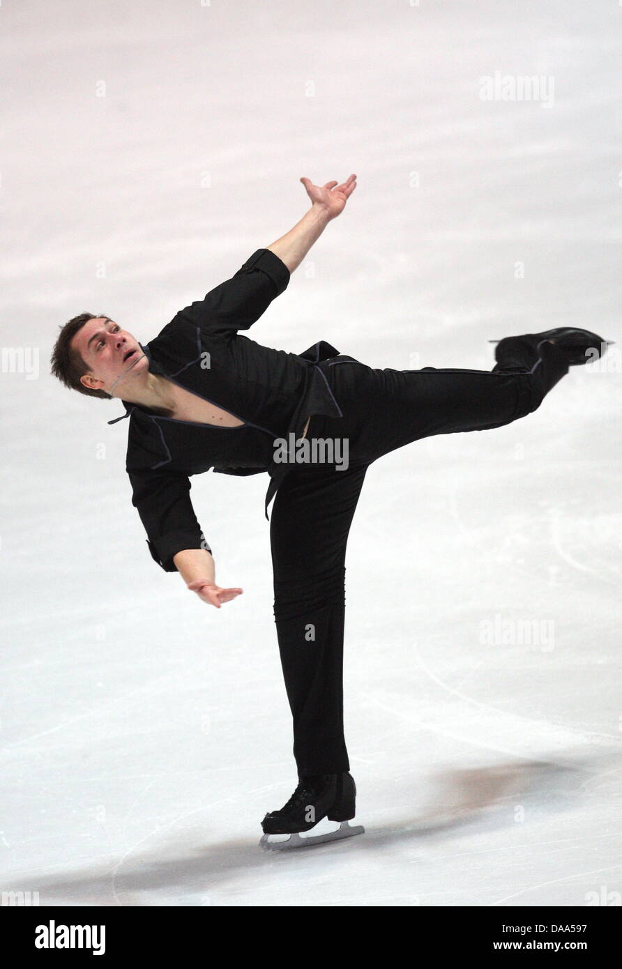 German skater Peter Liebers performs his choreography in the men's ...