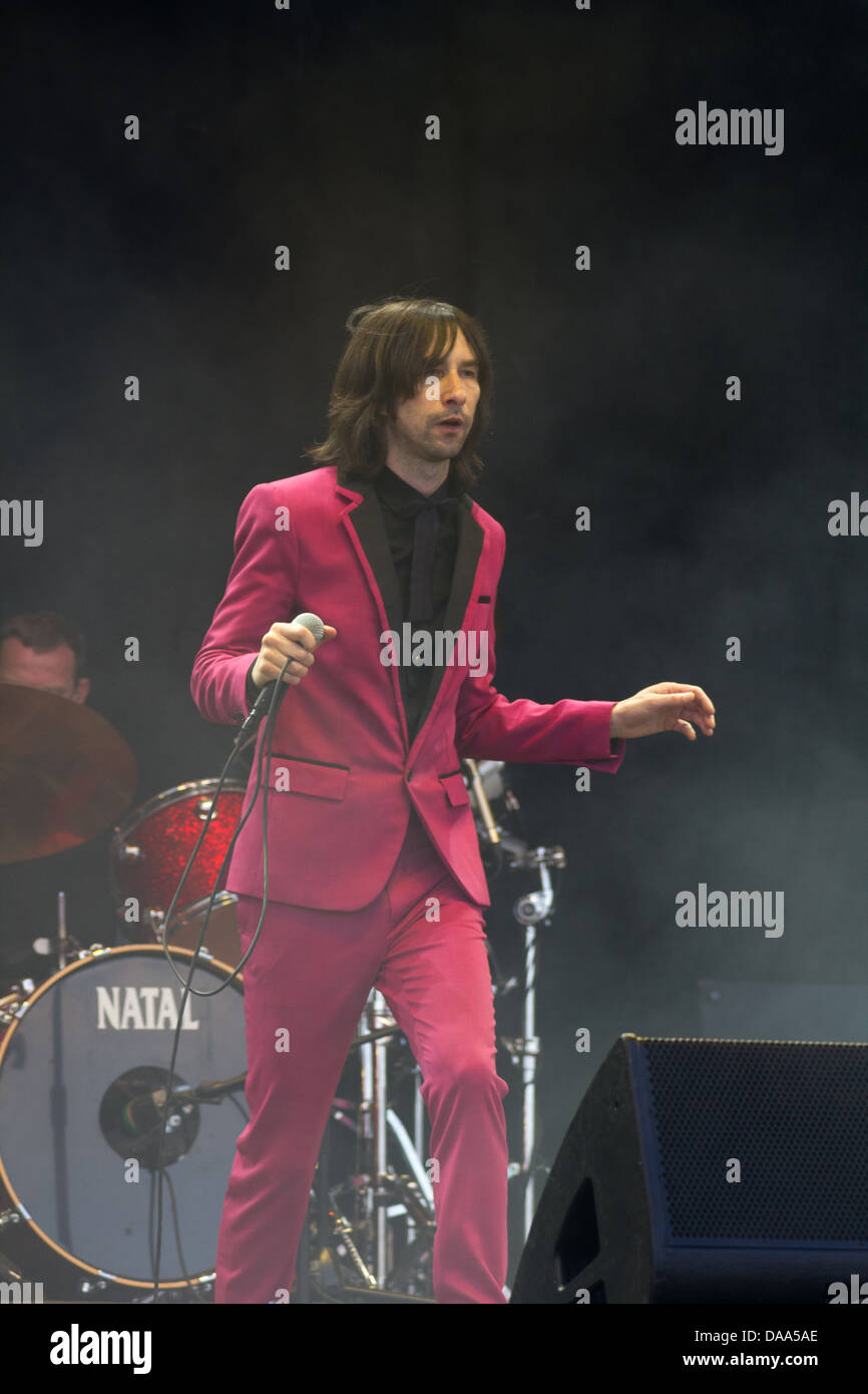 Bobby Gillespie lead singer of Primal Scream preforming on the Pyramid ...