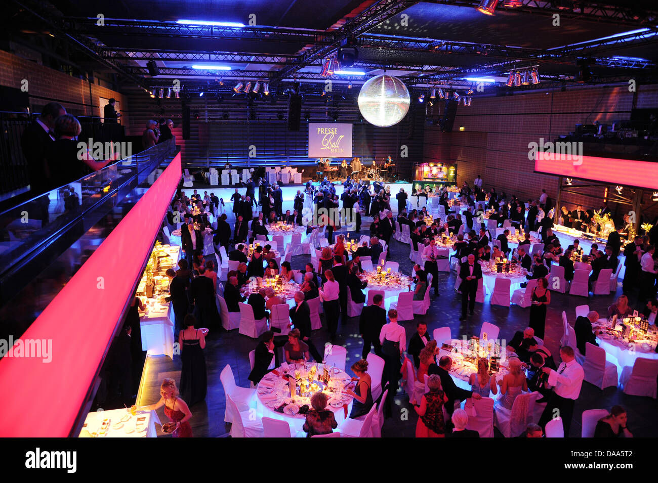 Guests fill the dancefloor during the Berlin Press Ball in Berlin ...