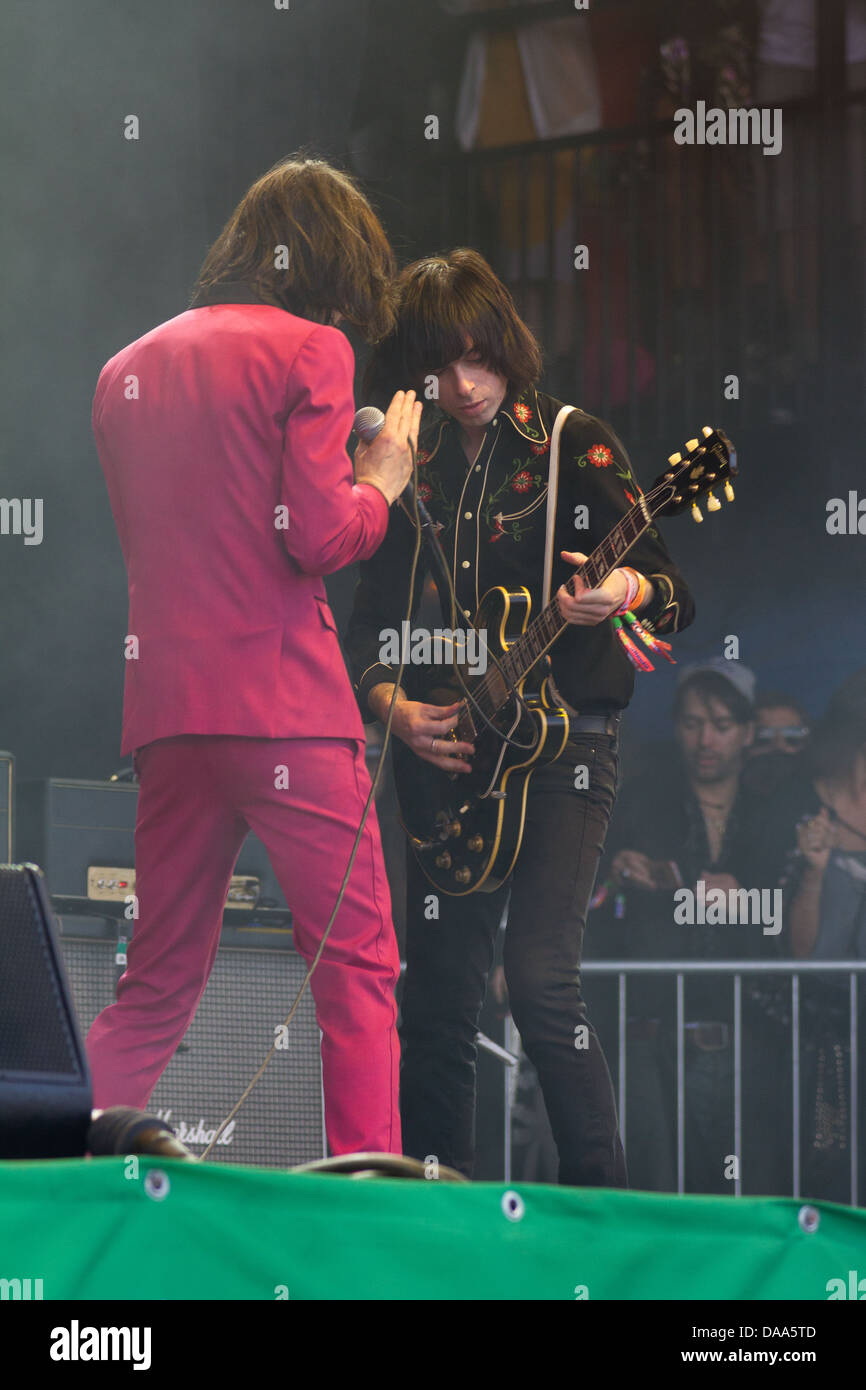 Primal scream glastonbury festival hi-res stock photography and images ...