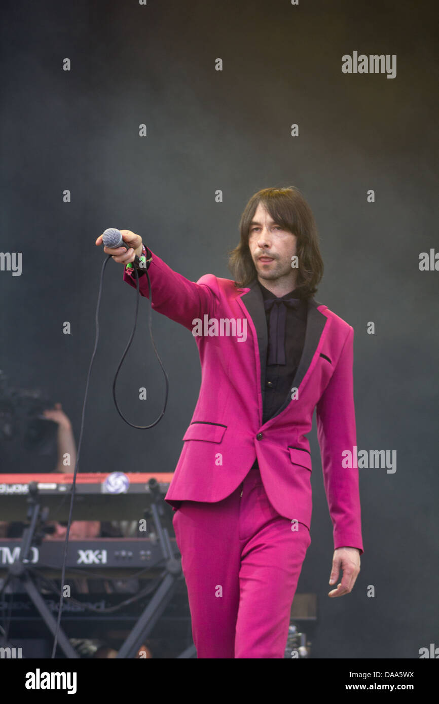 Bobby Gillespie lead singer of Primal Scream preforming on the Pyramid ...
