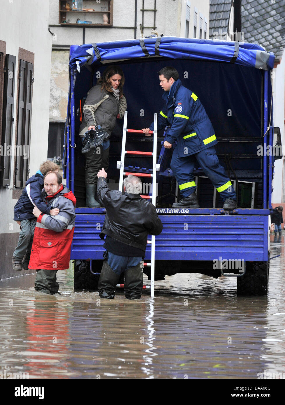 German federal agency for technical relief hi-res stock photography and ...