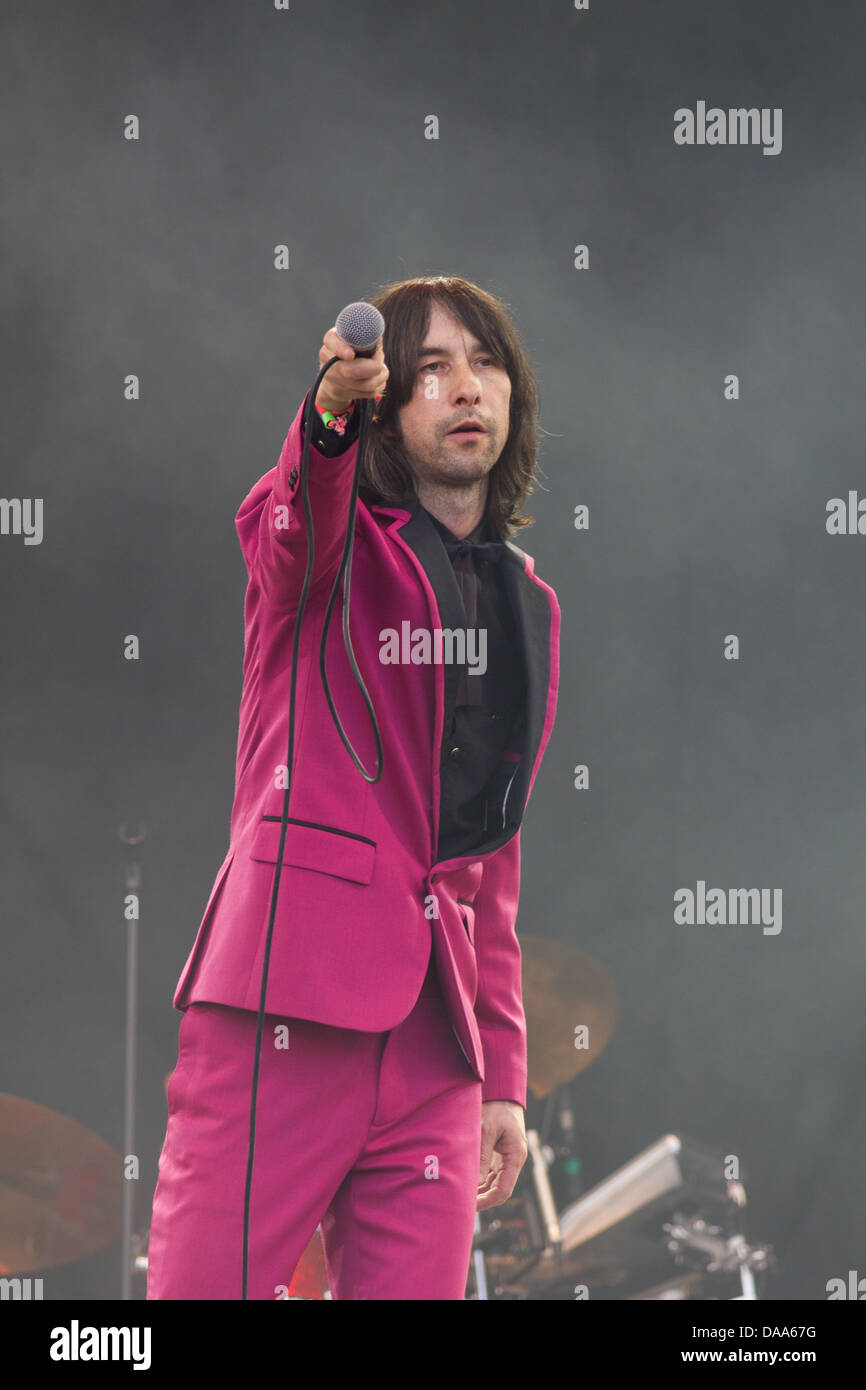 Bobby Gillespie lead singer of Primal Scream preforming on the Pyramid ...