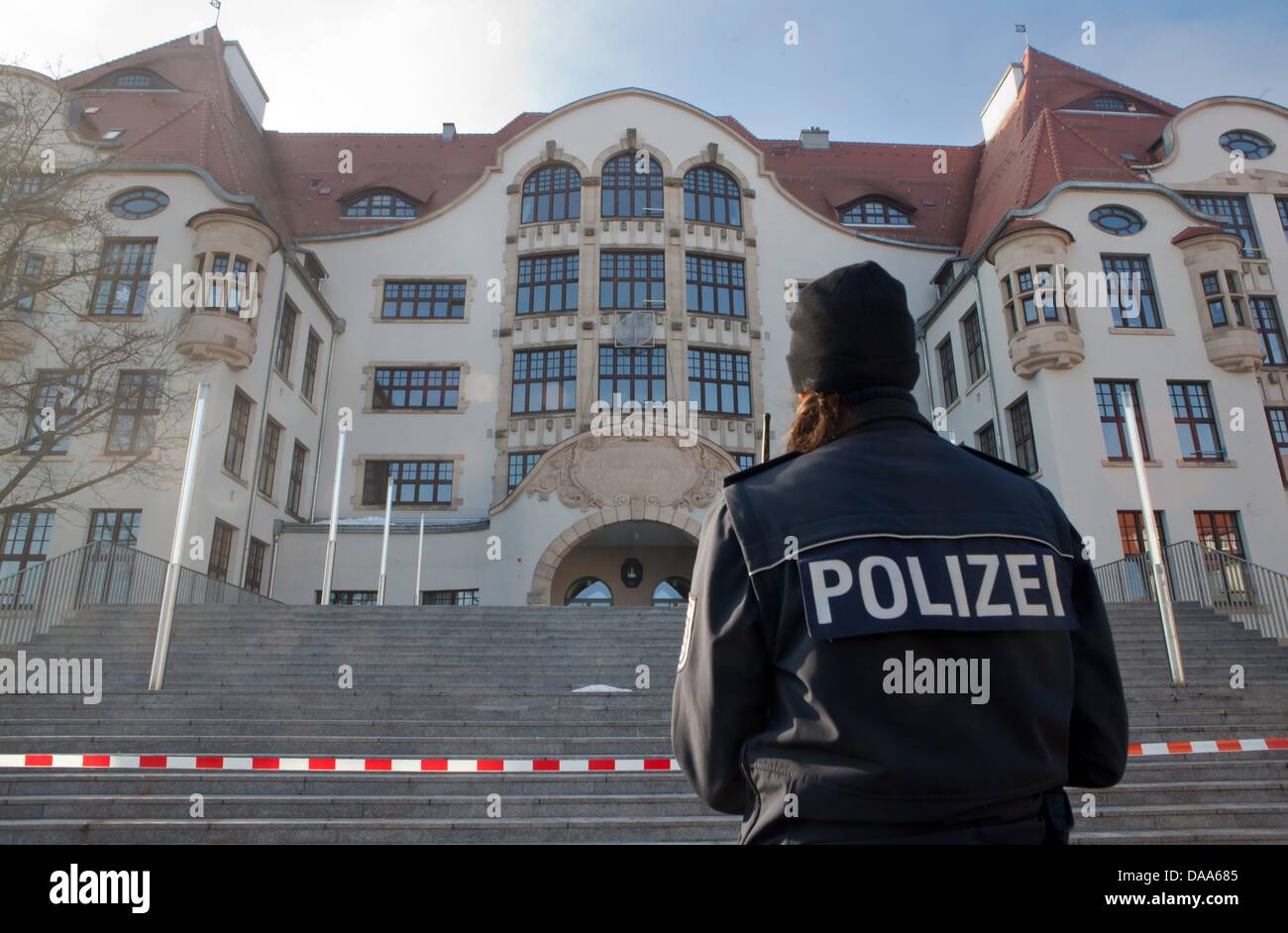 A police officer guards the entrance of Gutenberg school in Erfurt ...
