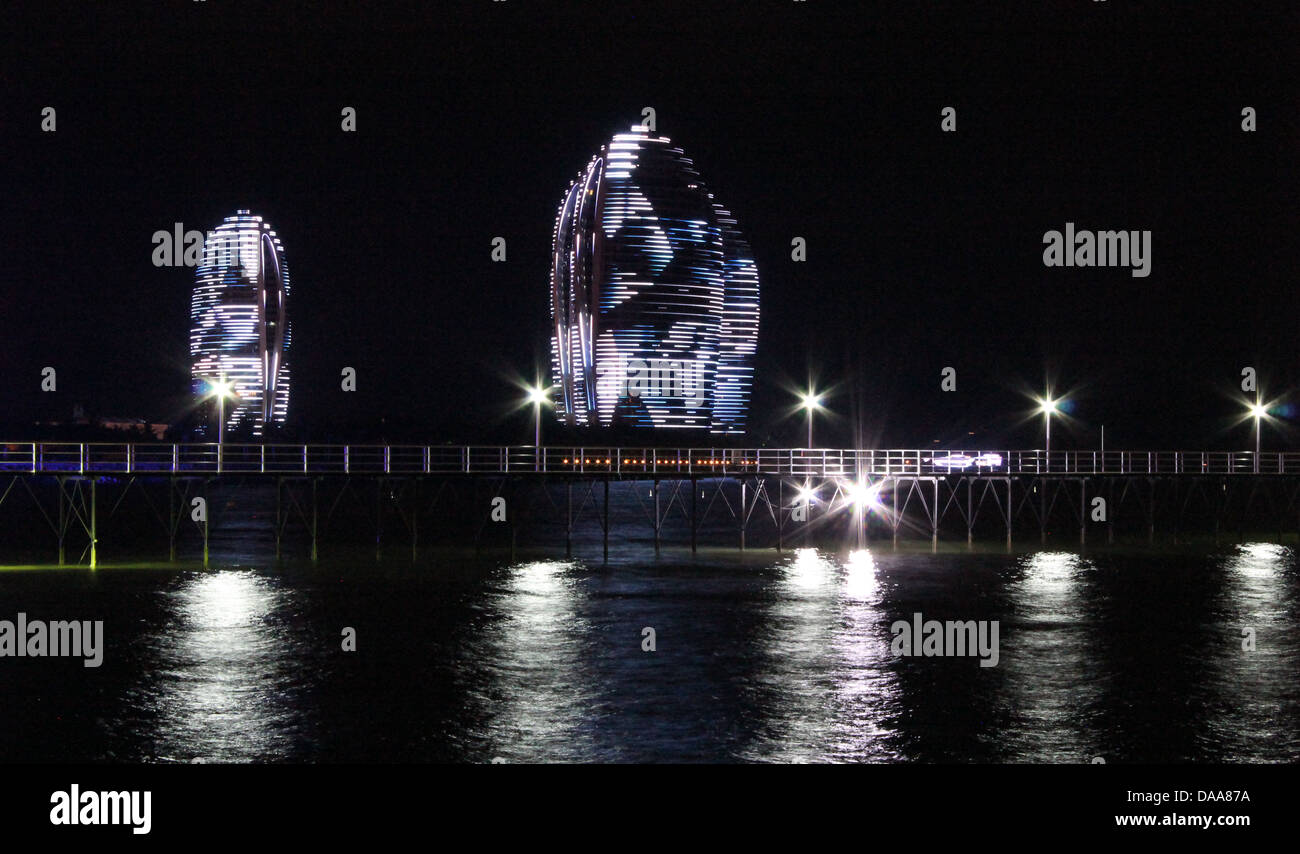 Phoenix island by night Stock Photo - Alamy