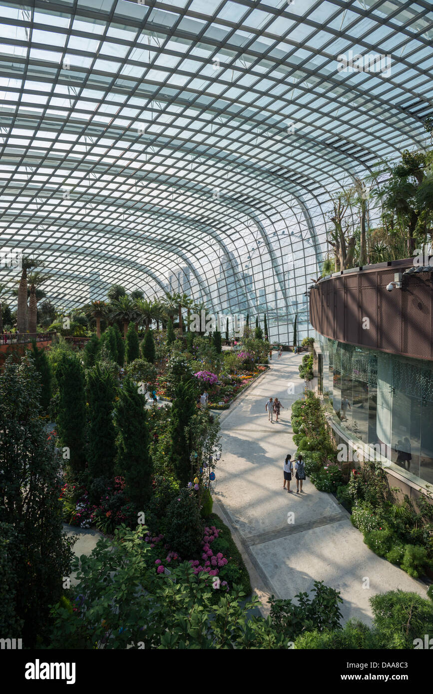 Inside flower dome hi-res stock photography and images - Alamy