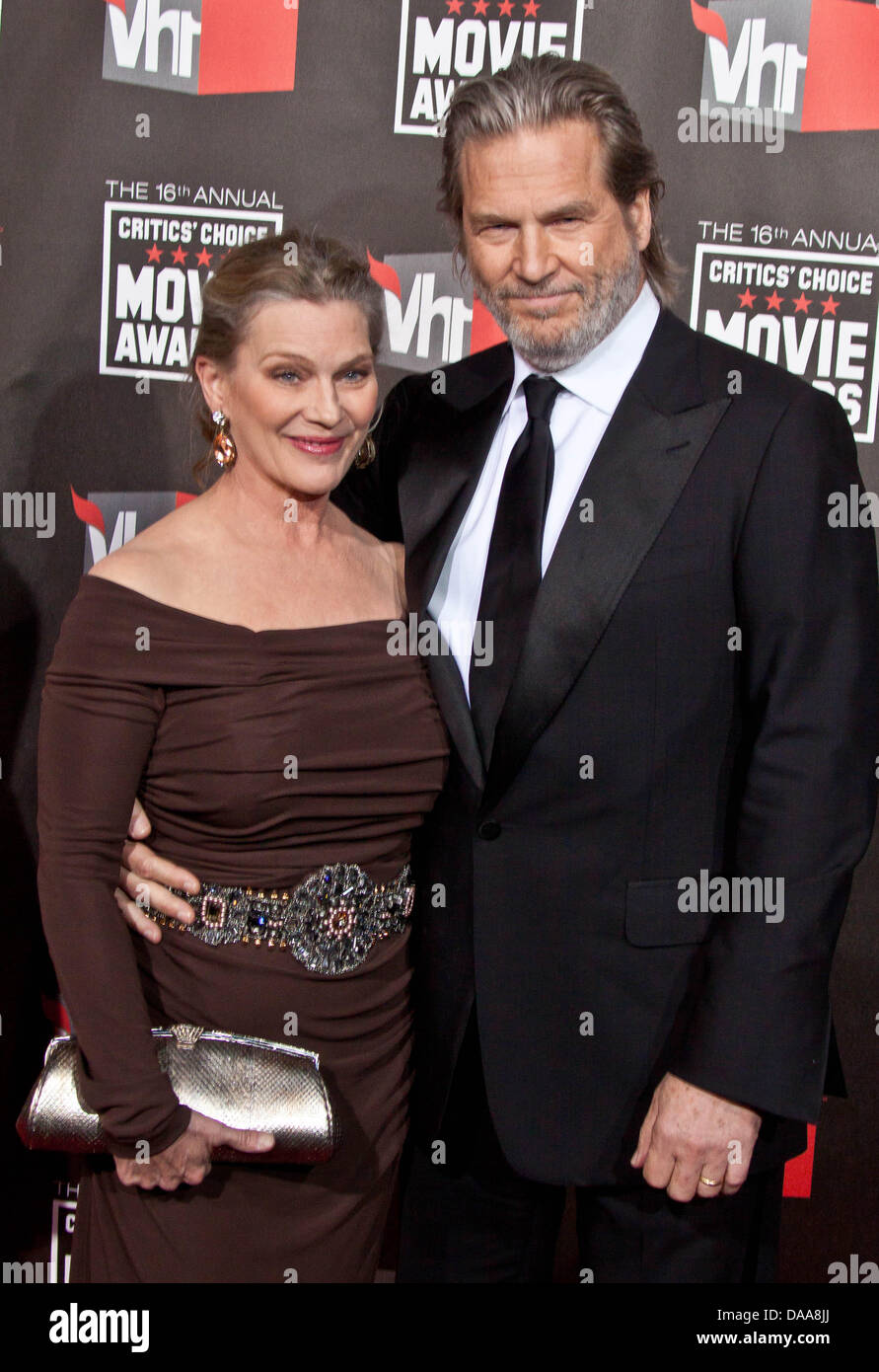 Actor Jeff Bridges and wife Susan Geston arrive at the 16th Annual ...