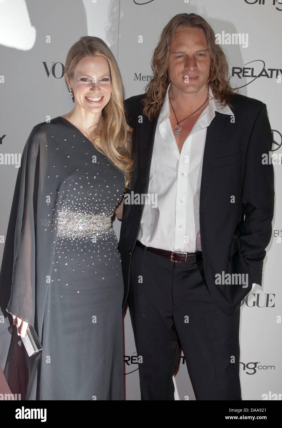 Kristin bauer van straten and husband hi-res stock photography and ...