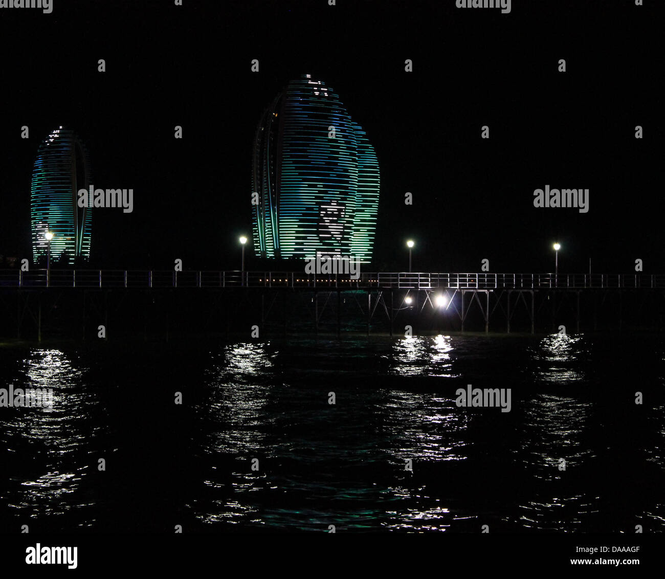 Phoenix island by night Stock Photo - Alamy