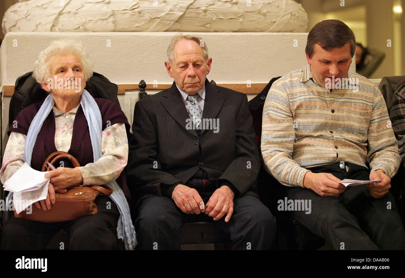 Reinhard Poetschke (r), the spokesperson of the family that was ...