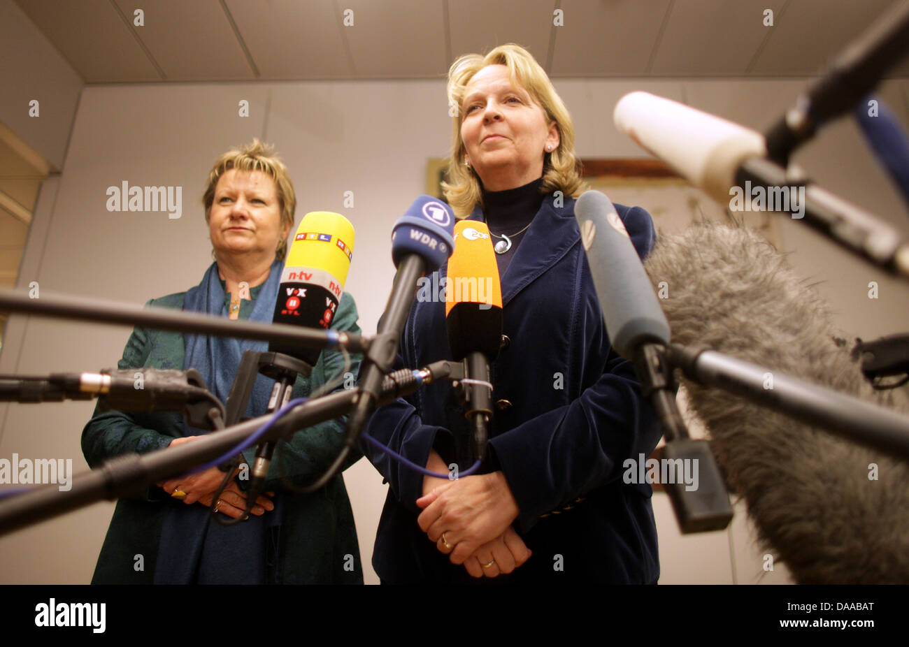 Federal state North Rhine Westfalia's Prime Minister Hannelore Kraft (R ...