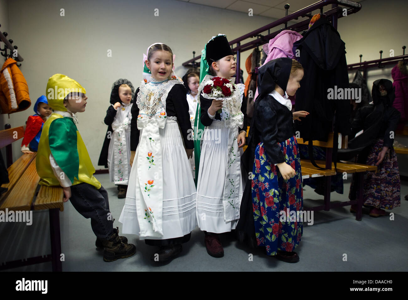 Children with traditional Sorbian costumes prepare for the celebration ...