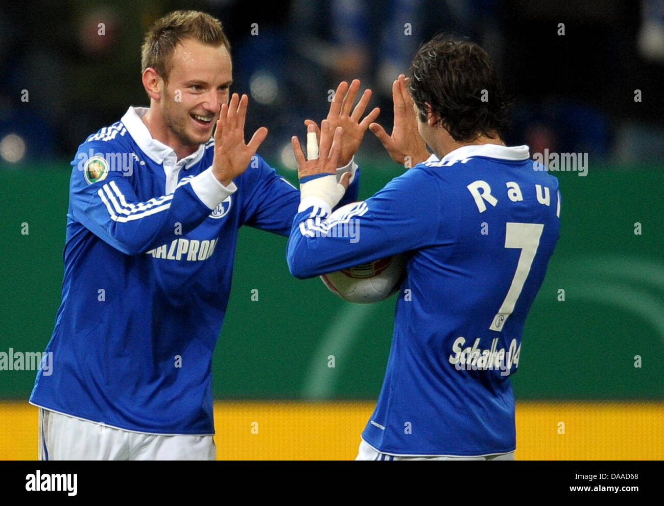 Schalke's Ivan Rakitic (L) and Raul celebrate Rakitic's 2-2 goal during ...