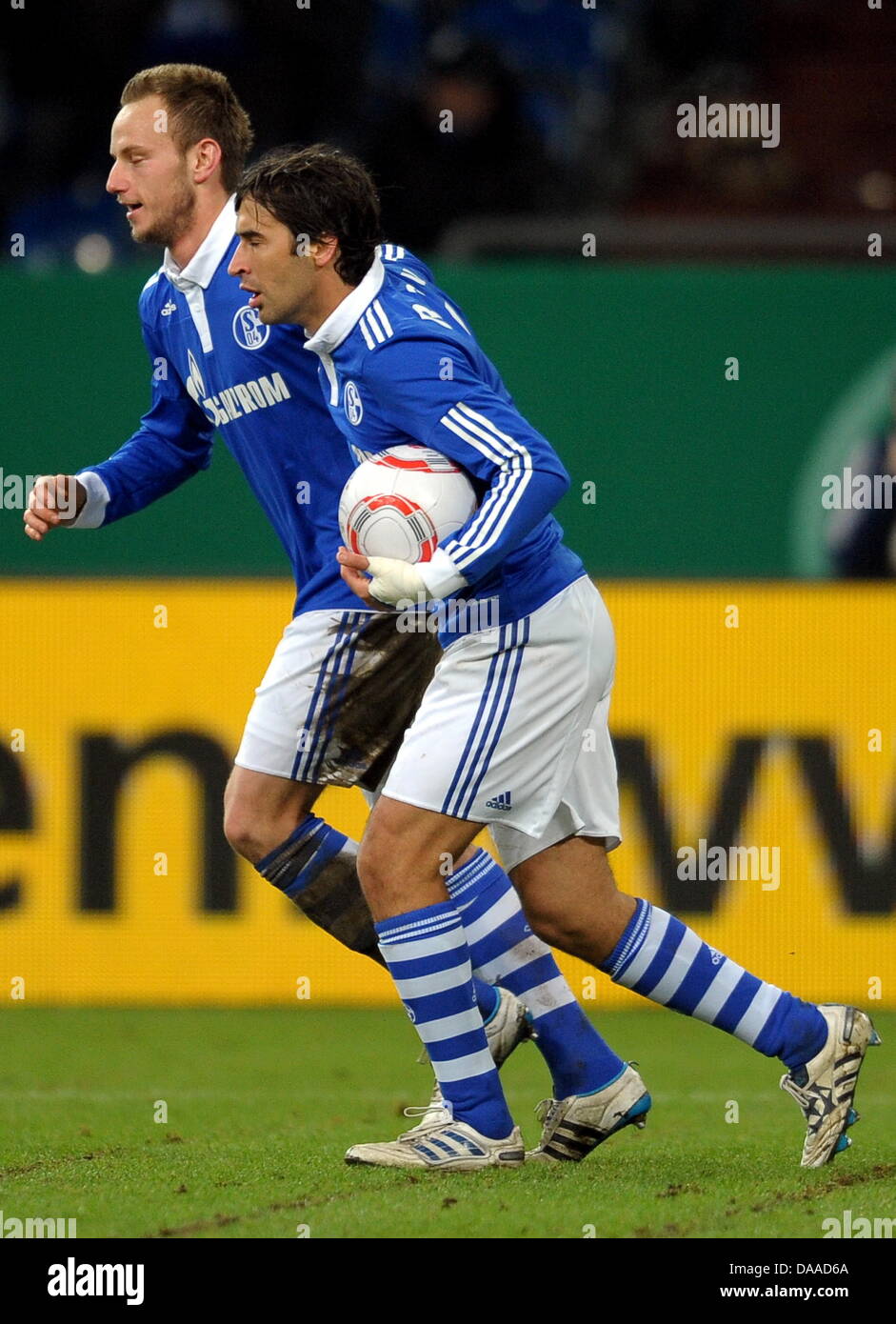 Schalke 04 player ivan rakitic hi-res stock photography and images - Alamy