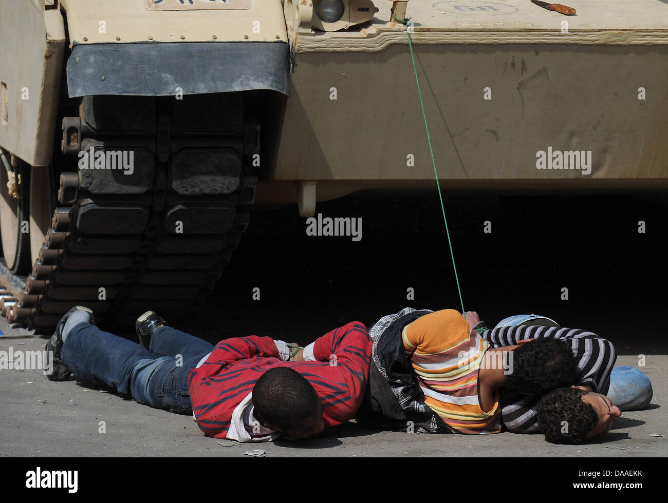 Looters looting hi-res stock photography and images - Alamy