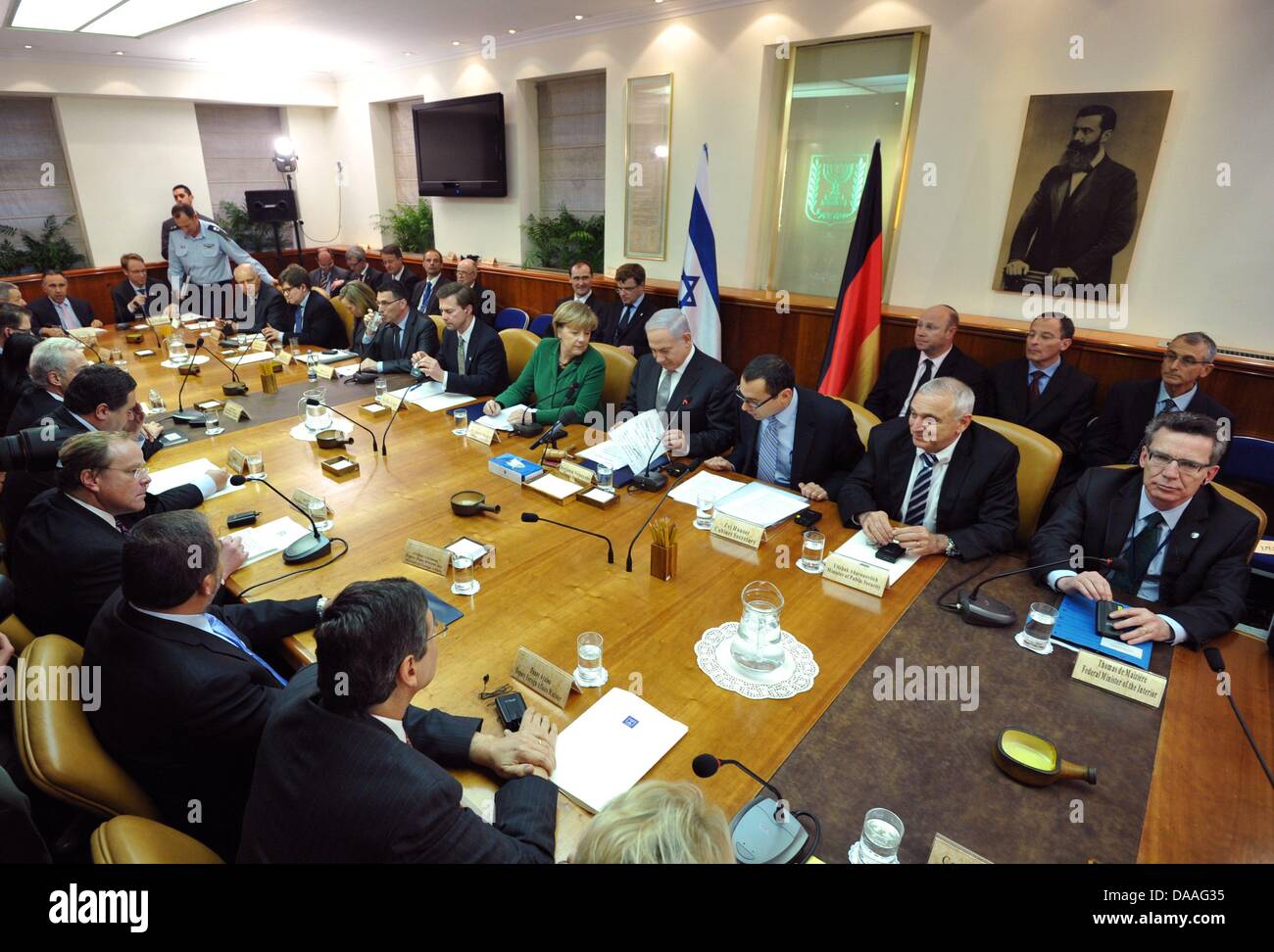 The Prime Minister of Israel, Benjamin Netanyahu (4-r) and German ...