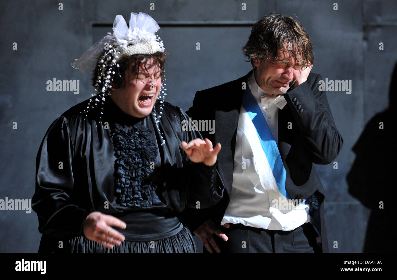 Benny Claessens and Stefan Hunstein perform on stage during a photo ...