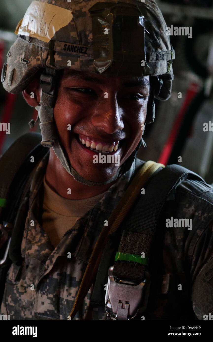 Paratrooper training fort bragg hi-res stock photography and images - Alamy