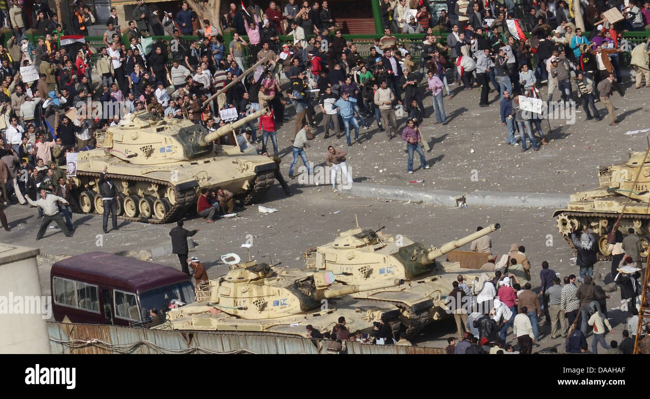 Proponents and opponents of Mubarak fight against each other with ...